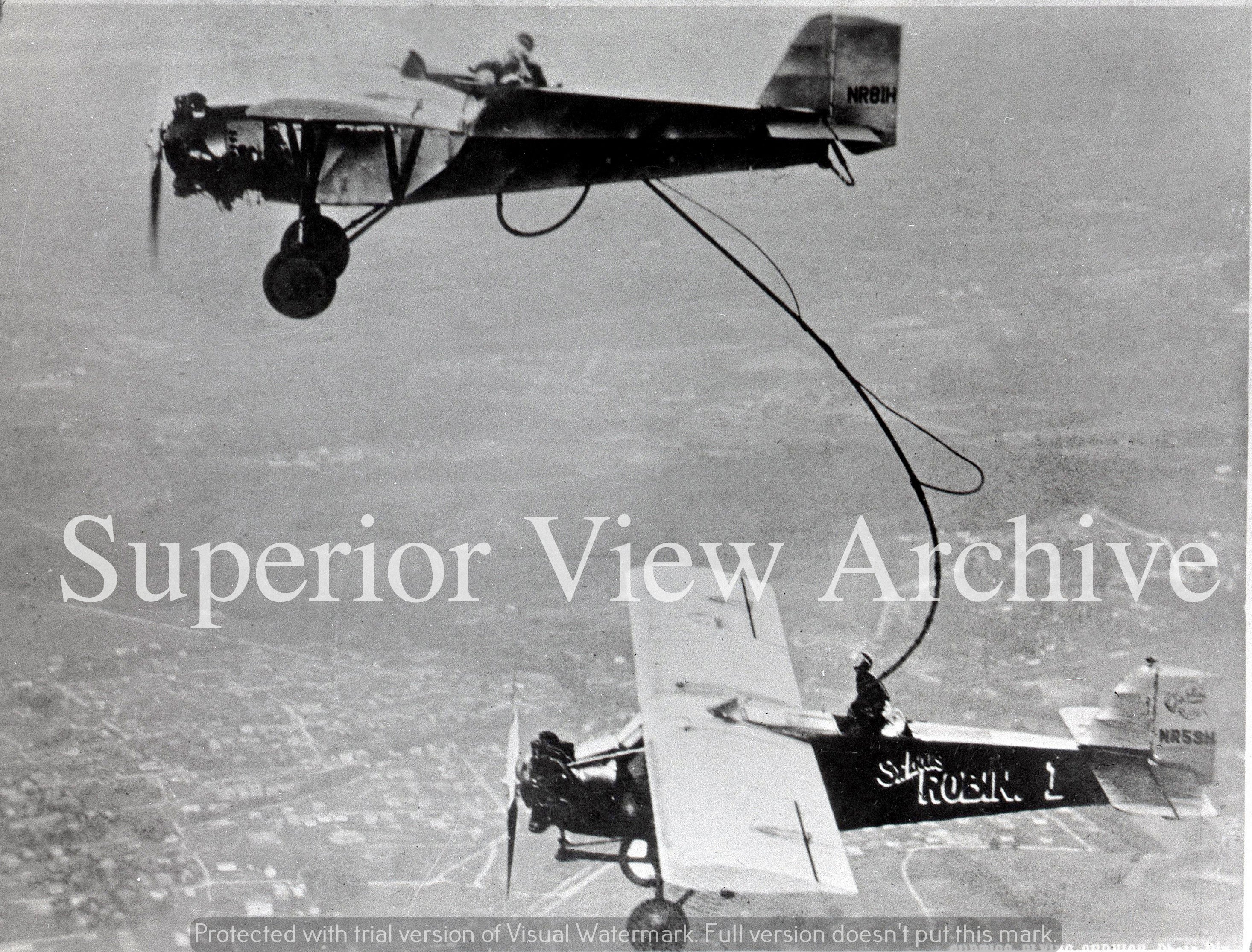 St. Louis Robin Refueling – Superior View Photo Archive